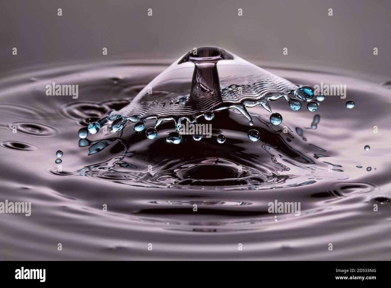 Water drop collision macro blue hi-res stock photography and images - Alamy