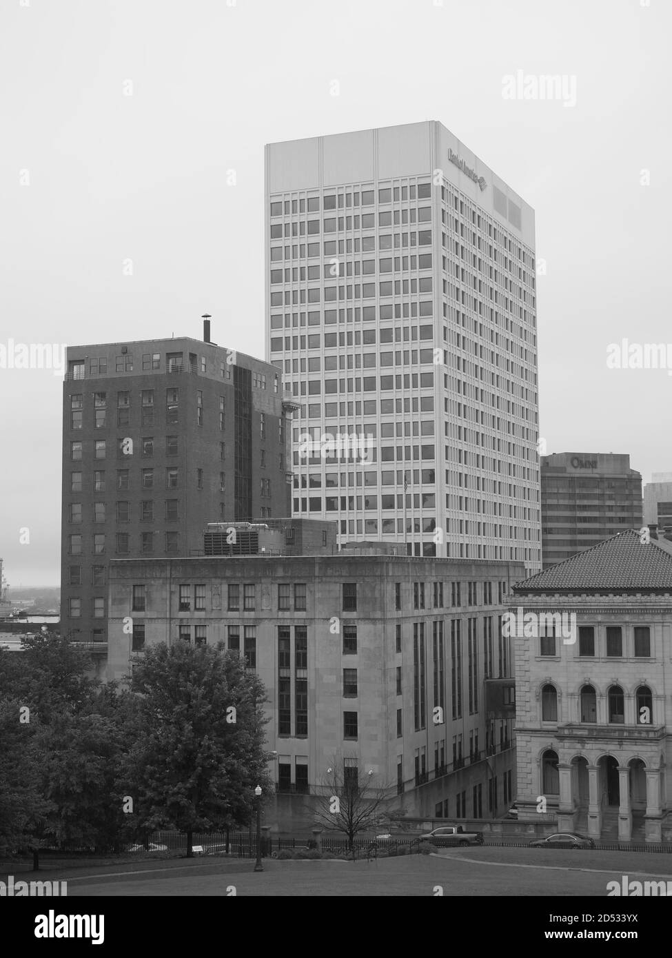 Bank america building exterior Black and White Stock Photos & Images ...