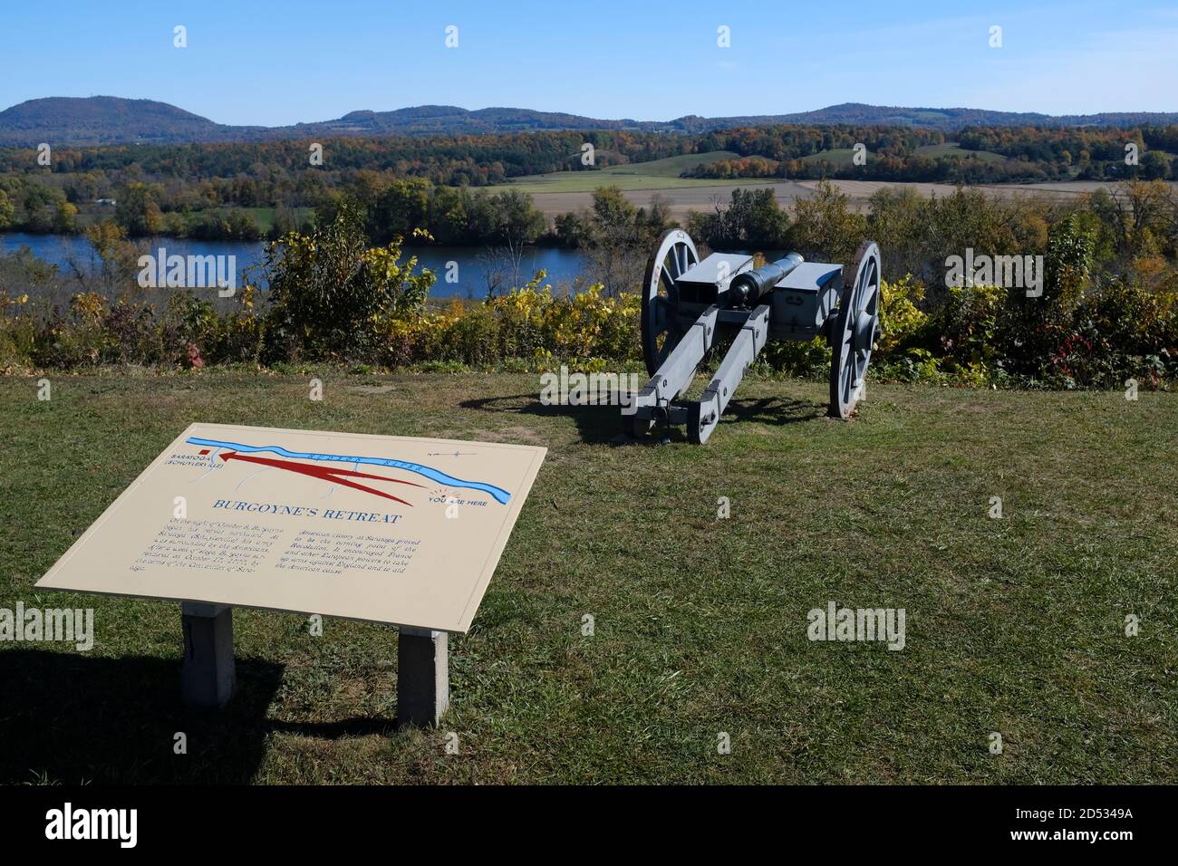 Cannon and historical plaque in Saratoga National Historical Park ...