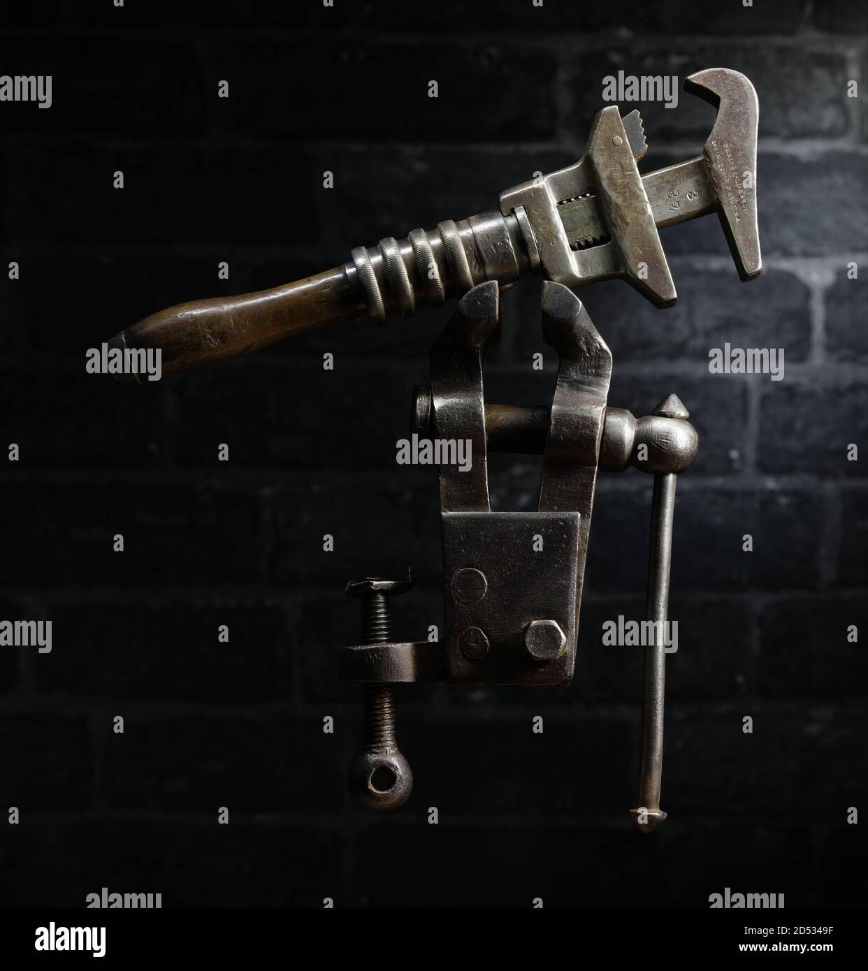 Vice Vise Vintage Antique grey metal vice with ratchet mole grips ...