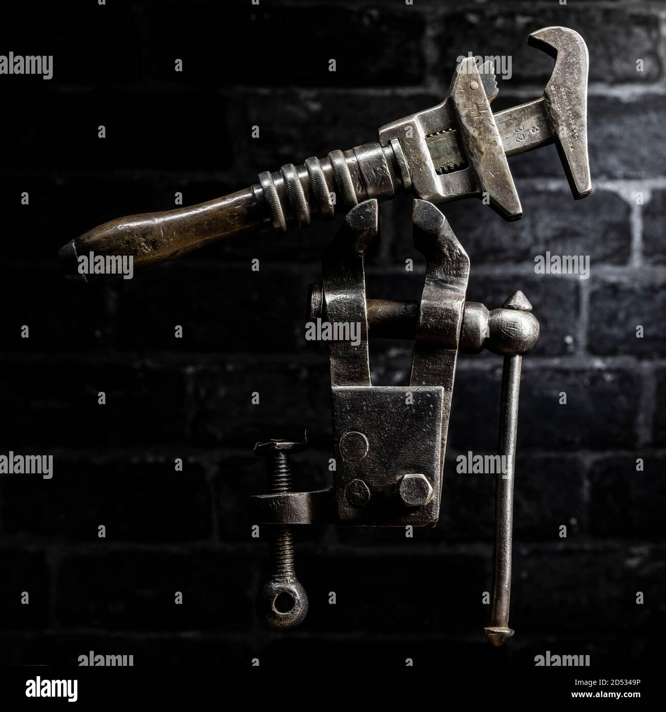 Vice Vise Vintage Antique grey metal vice with ratchet mole grips ...