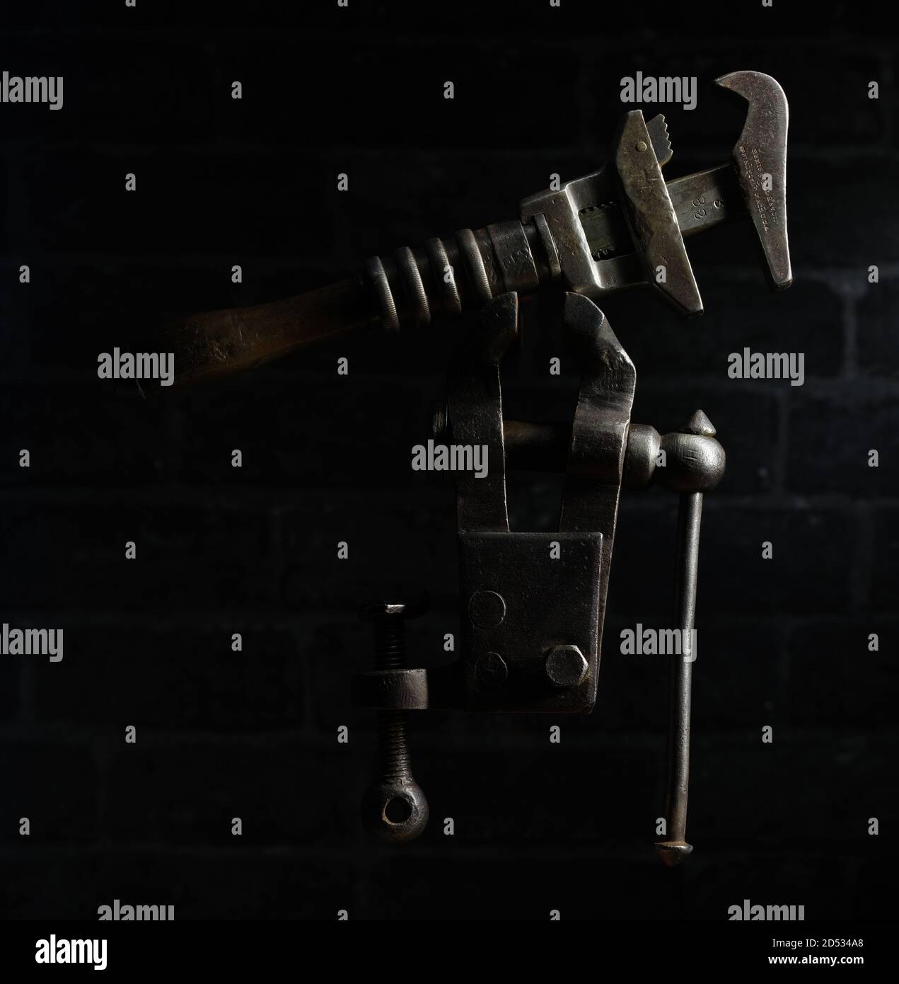 Vice Vise Vintage Antique grey metal vice with ratchet mole grips ...