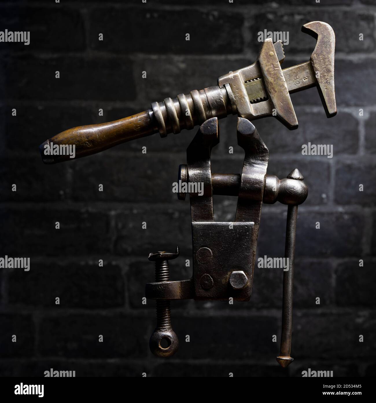 Vice Vise Vintage Antique grey metal vice with ratchet mole grips ...