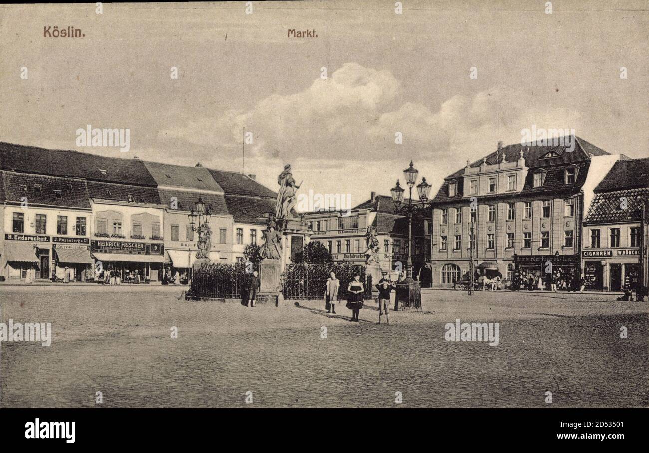 Koszalin Köslin Pommern, Marktplatz, Denkmal, Anwohner, Geschäfte ...