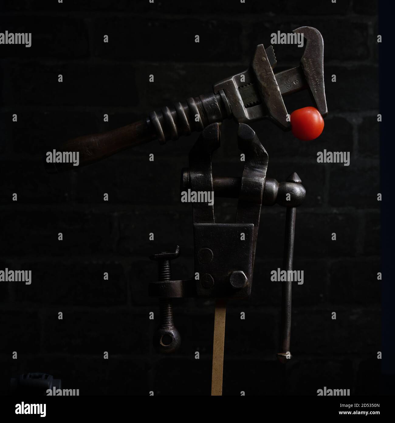 Vice Vise Vintage Antique grey metal vice with ratchet mole grips ...