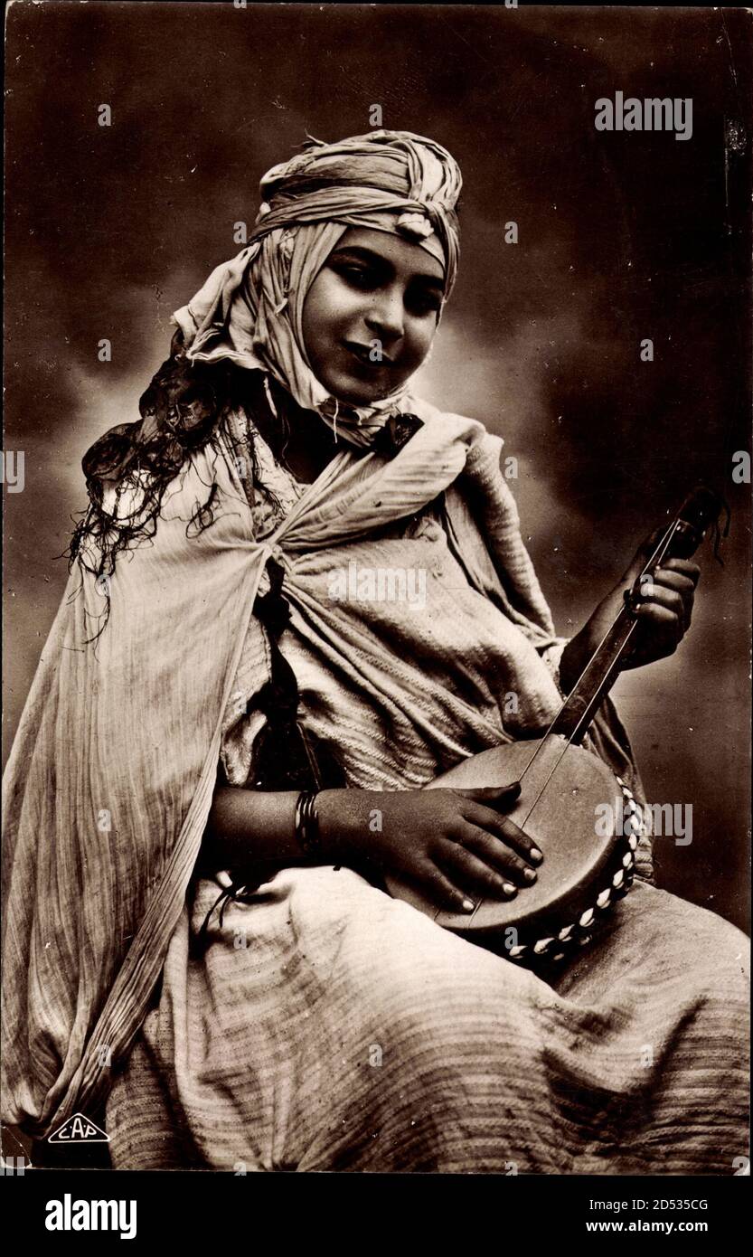 Une jolie Musicienne, Portrait einer jungen Musikerin mit Instrument ...