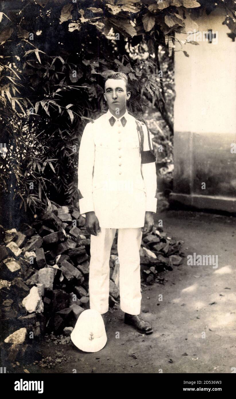 Französischer Matrose in weißer Uniform | usage worldwide Stock Photo ...