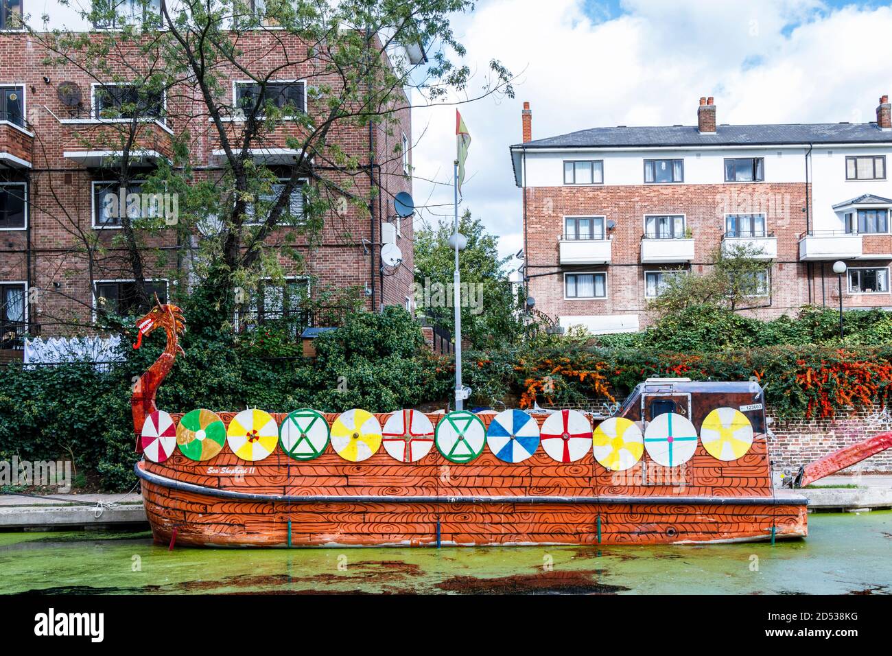 Viking longboat hi-res stock photography and images - Alamy