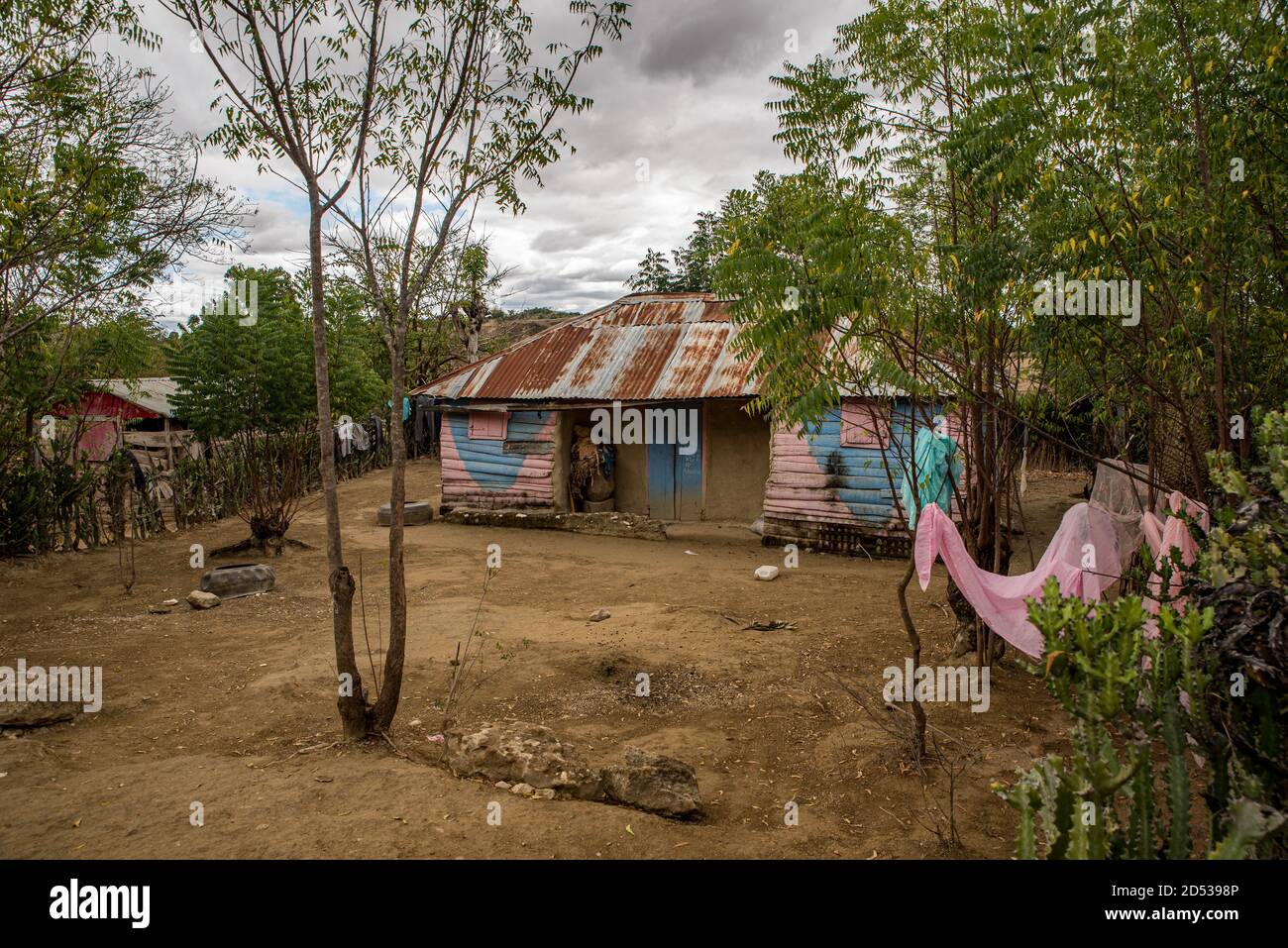 Haiti rural wooden house Stock Photo - Alamy