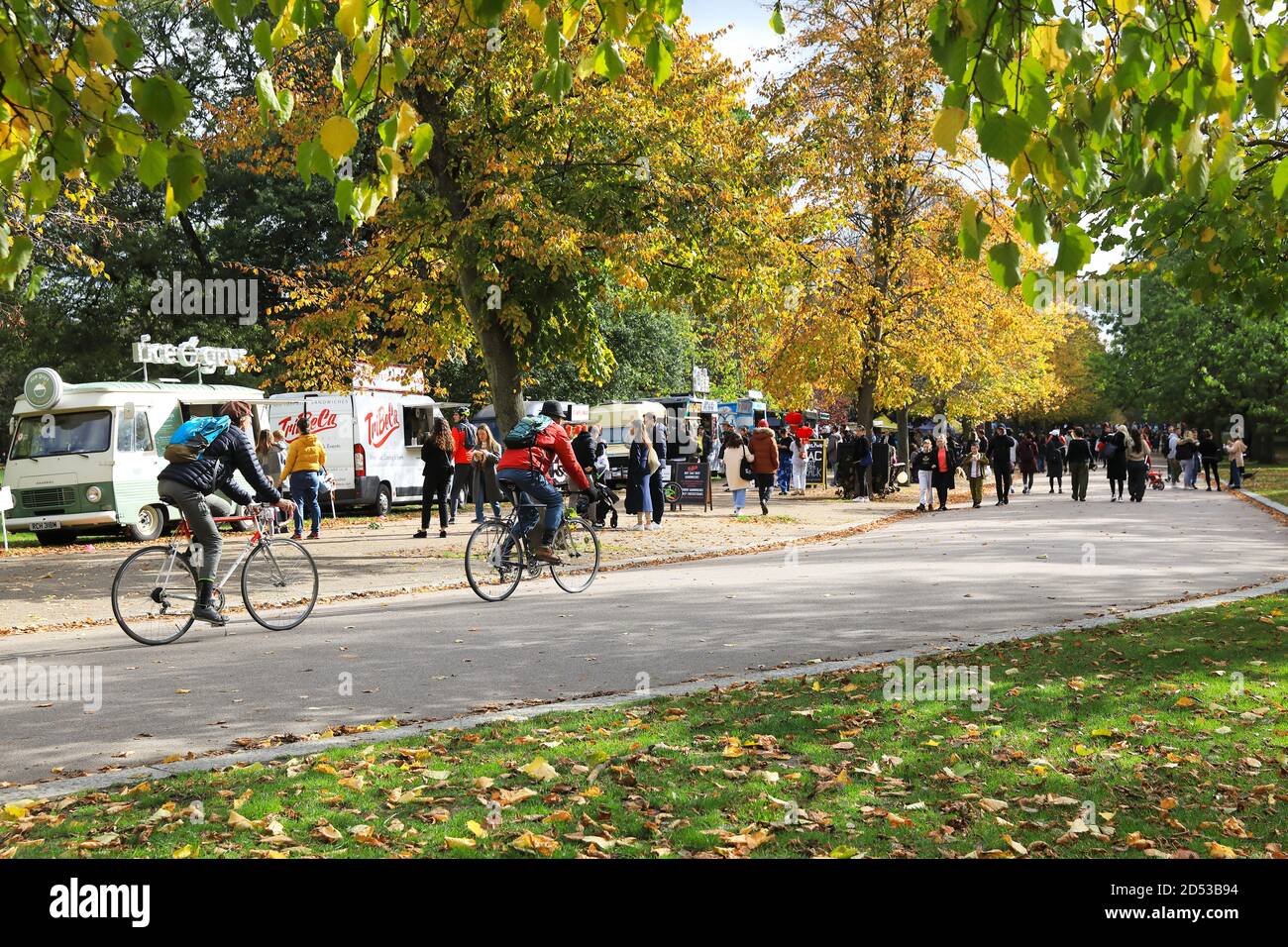 Victoria park hackney autumn hi-res stock photography and images - Alamy