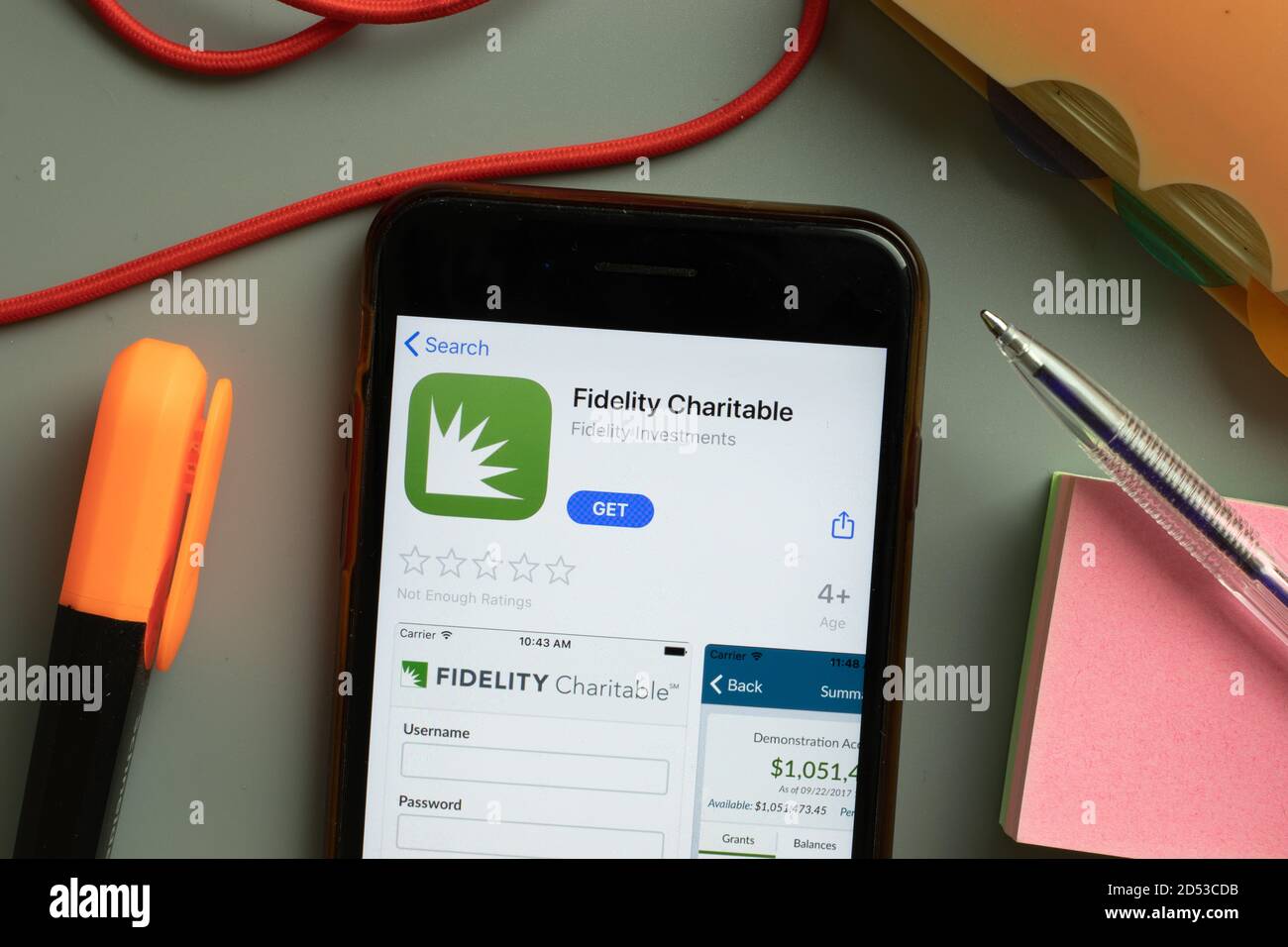 Fidelity app logo hi-res stock photography and images - Alamy