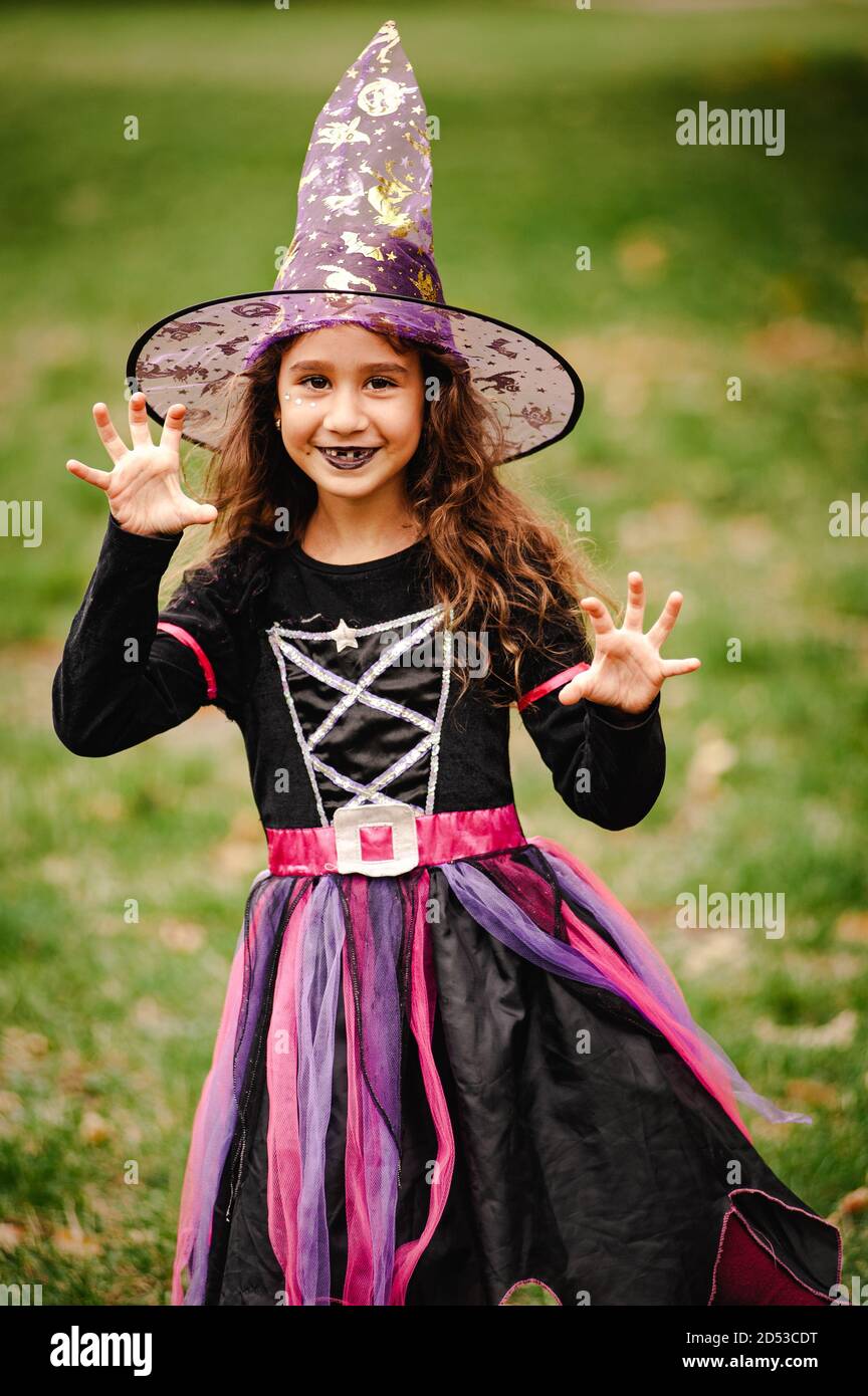 Little girl witch costume store