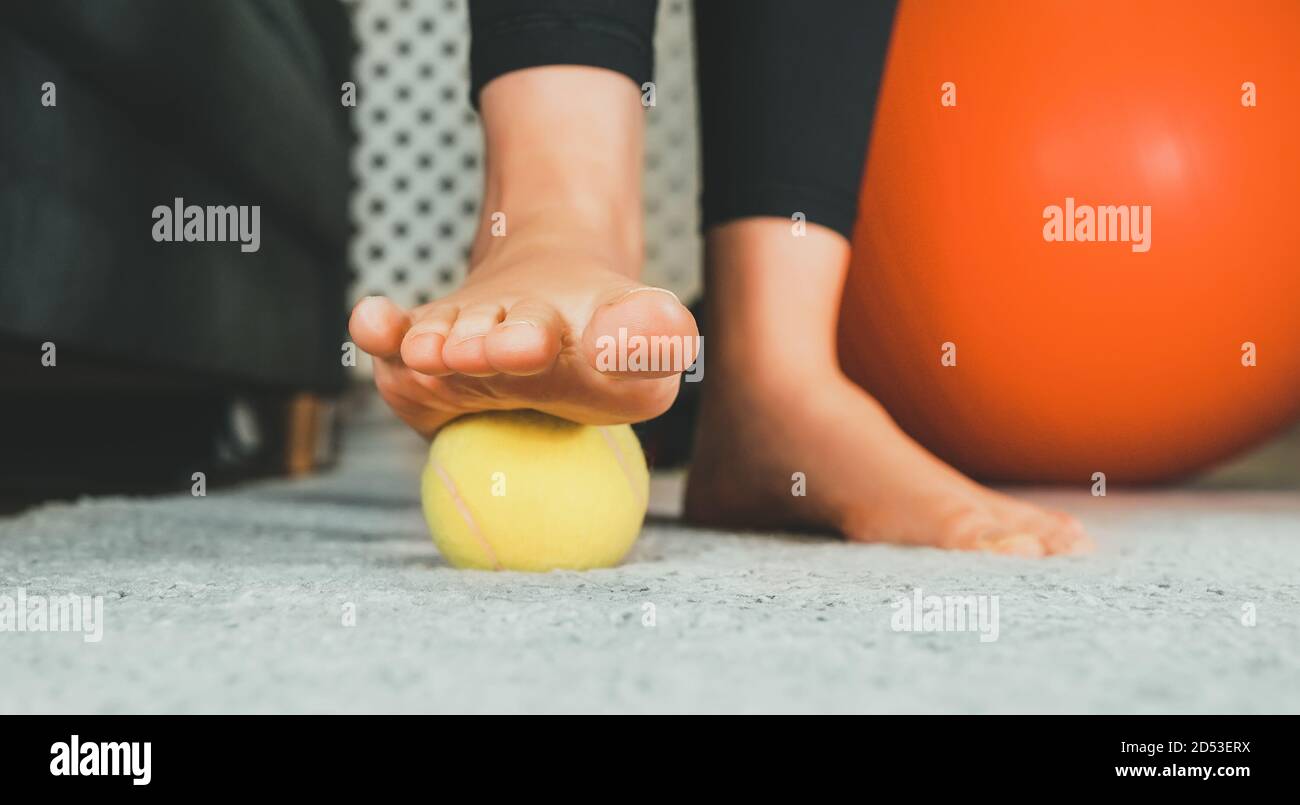 Physiotherapy ball hi-res stock photography and images - Alamy