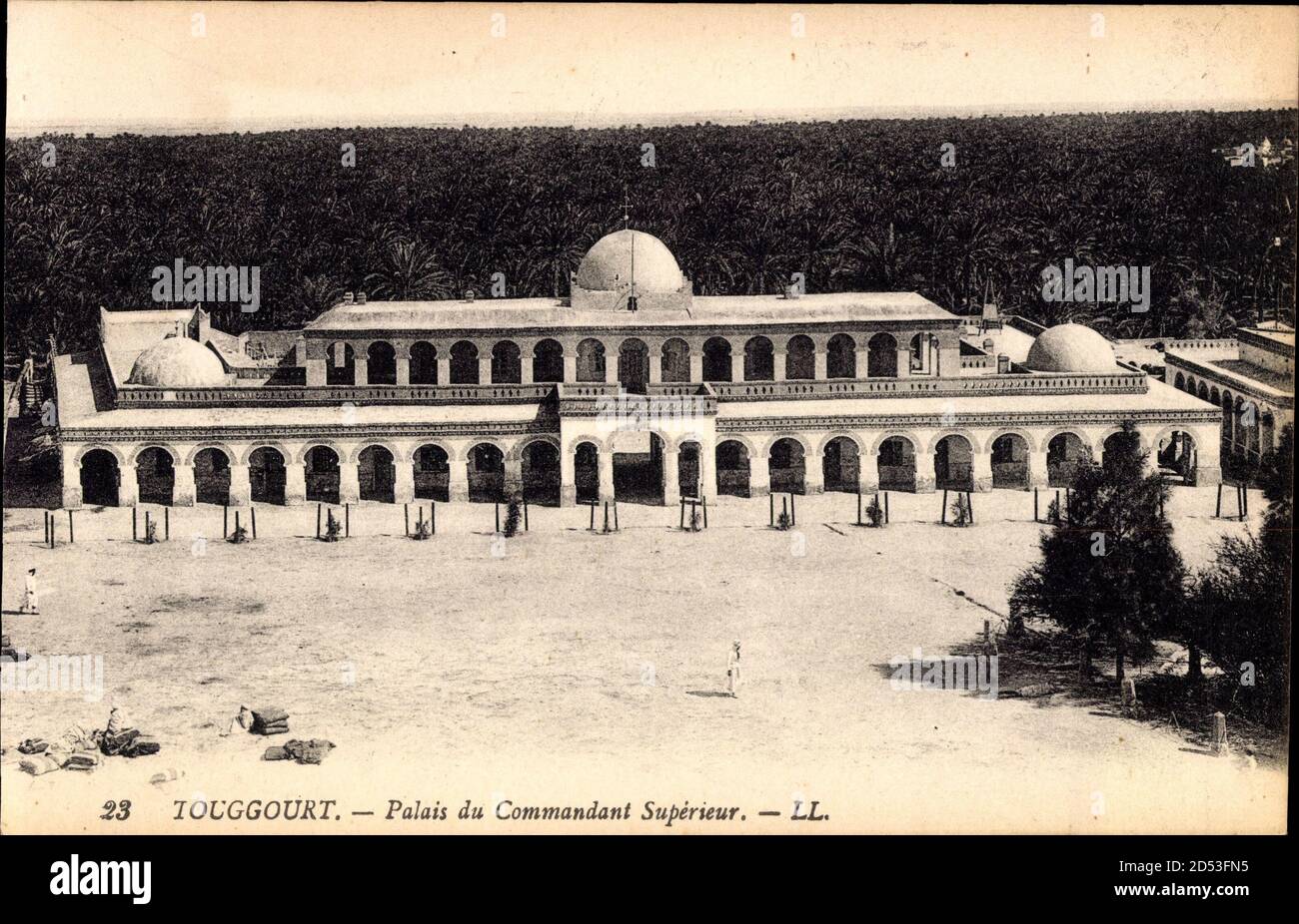 Touggourt Algerien, Palais du Commandant Superieur, Hof, Platz | usage worldwide Stock Photo - Alamy