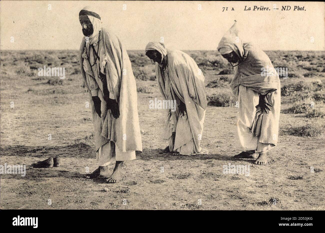 La Prière, Araber beten in der Wüste, Barfuß, Muslime | usage worldwide ...