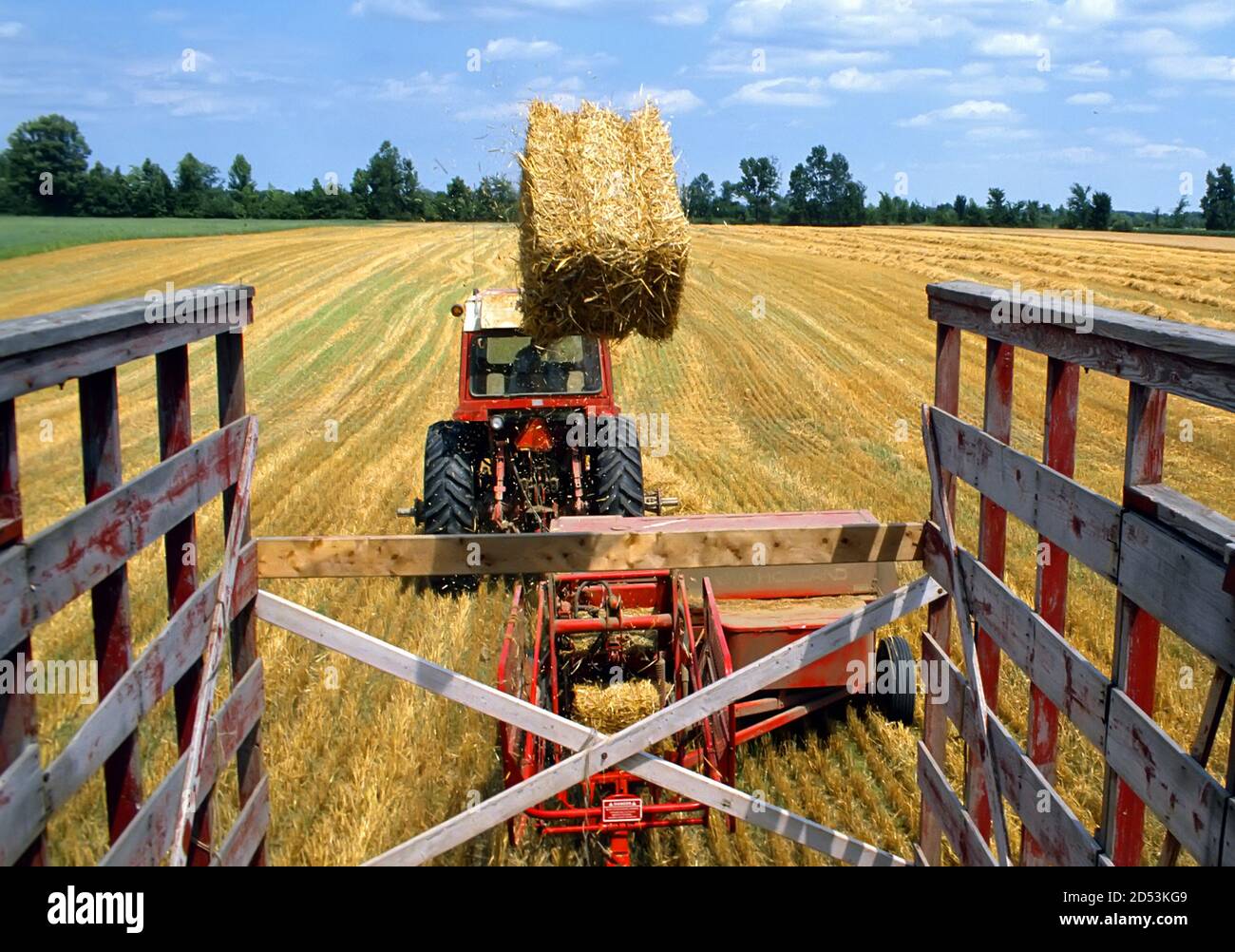 Farm farmer hay wagon hi-res stock photography and images - Alamy