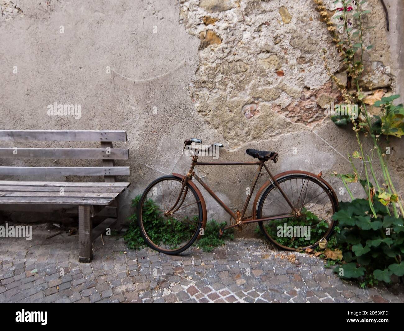 Old rusty vintage bicycle Stock Photo - Alamy