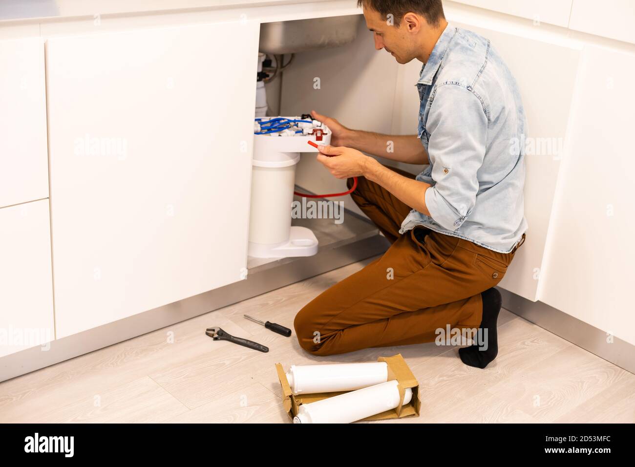 Plumber installs a water filter. water filter Stock Photo - Alamy