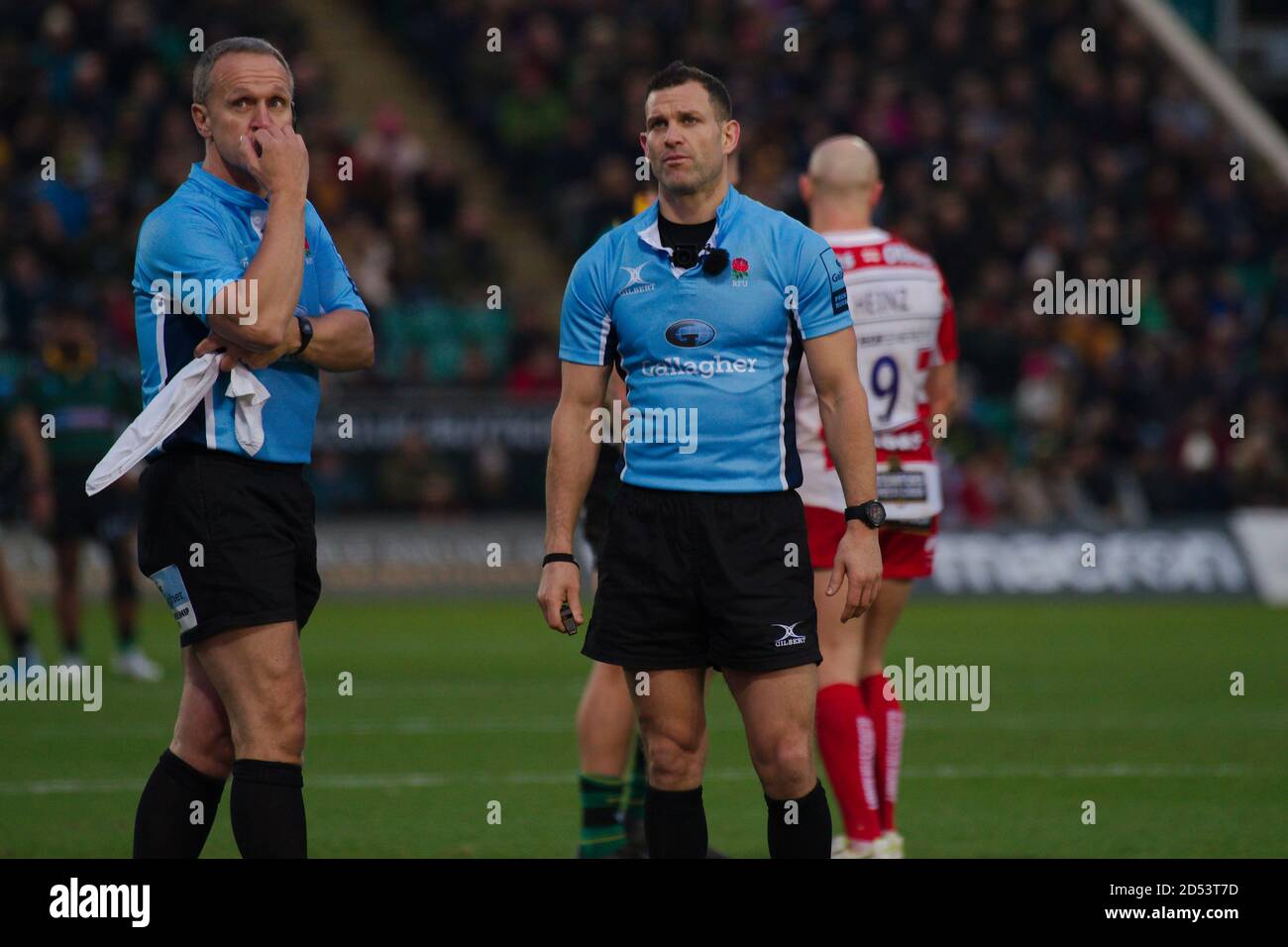 Rugby union referee yellow card hi-res stock photography and images - Alamy