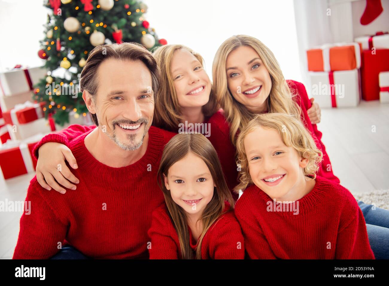 Couple Cuddle Jumper High Resolution Stock Photography and Images - Alamy