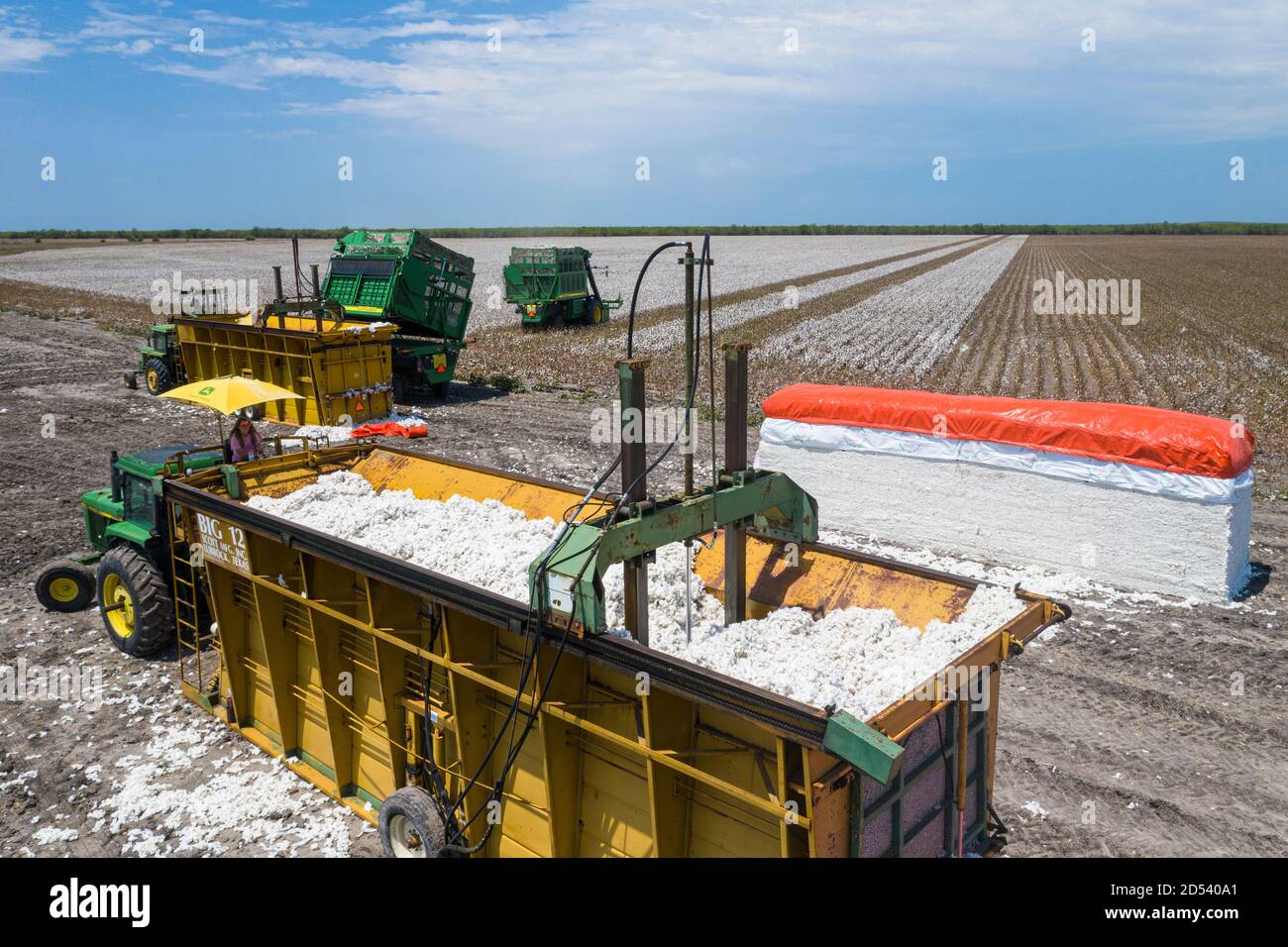 Cotton module builder hi-res stock photography and images - Alamy
