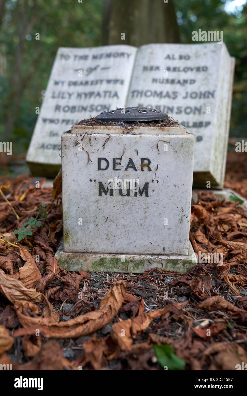 tribute to dead mother mother's grave Stock Photo - Alamy