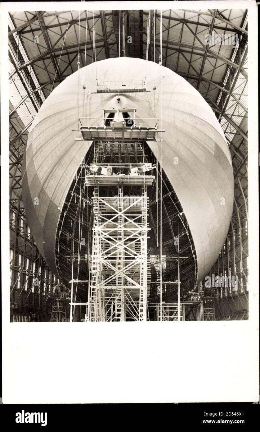 LZ 130 im Bau, Graf Zeppelin II., Luftschiff im Hangar | usage worldwide Stock Photo - Alamy