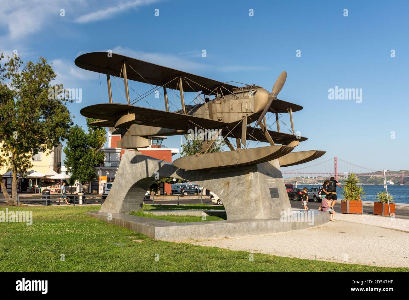 Airplane monument hi-res stock photography and images - Alamy