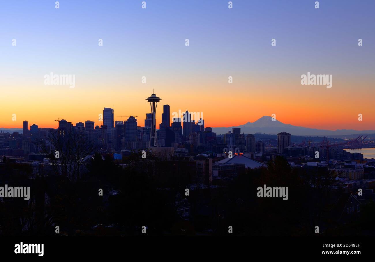 Seattle Skyline at Dawn Stock Photo - Alamy