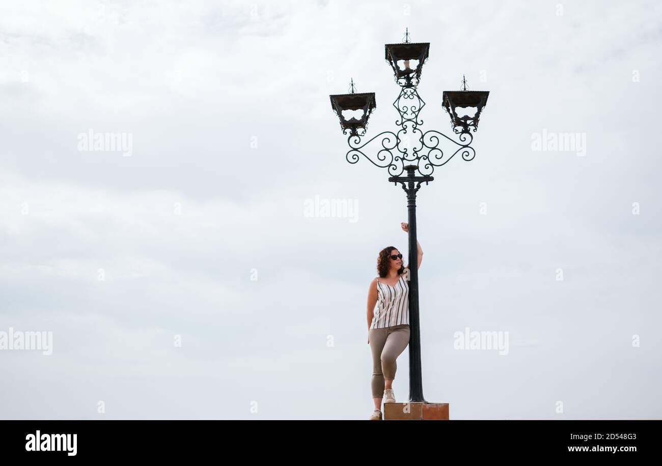 Leaning on a lamppost hi-res stock photography and images - Alamy