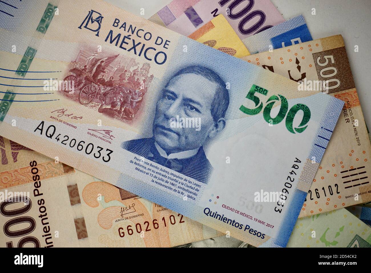 Many mexican pesos bills spread randomly over a flat surface Stock ...