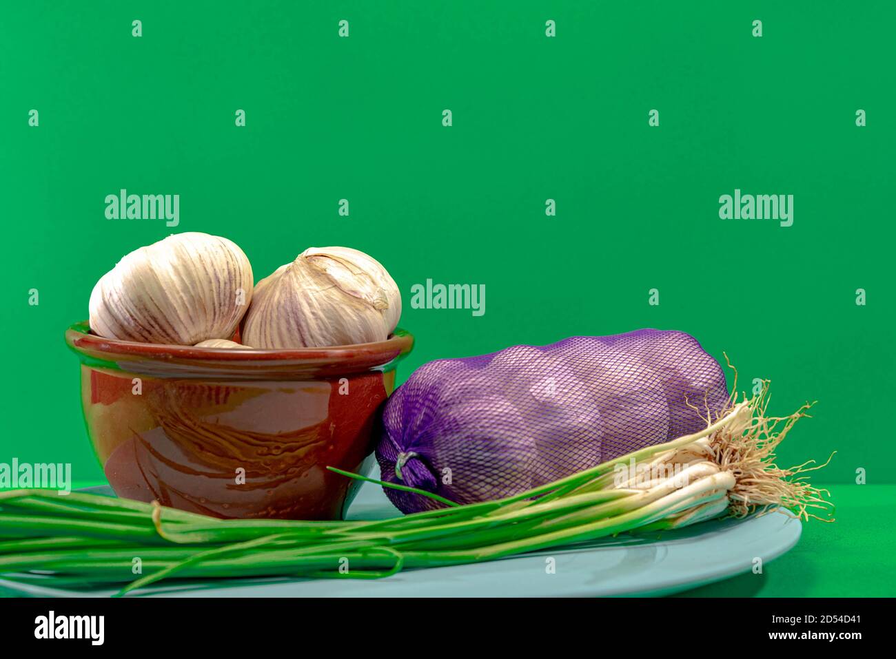 Garlic bulb. Garlic and leaves. Seasoning. Condiment. Culinary delicacy ...