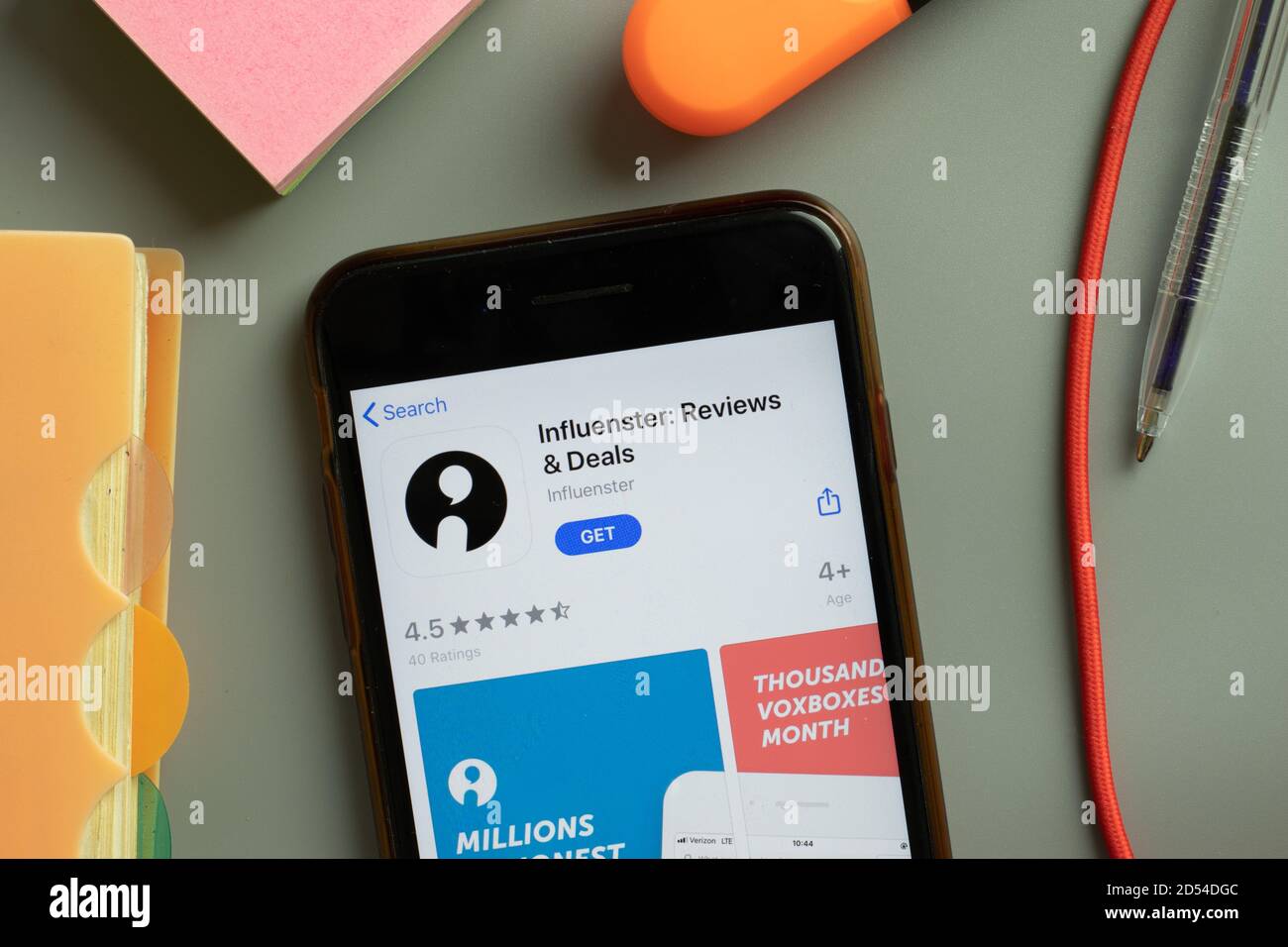 Influenster logo hi-res stock photography and images - Alamy