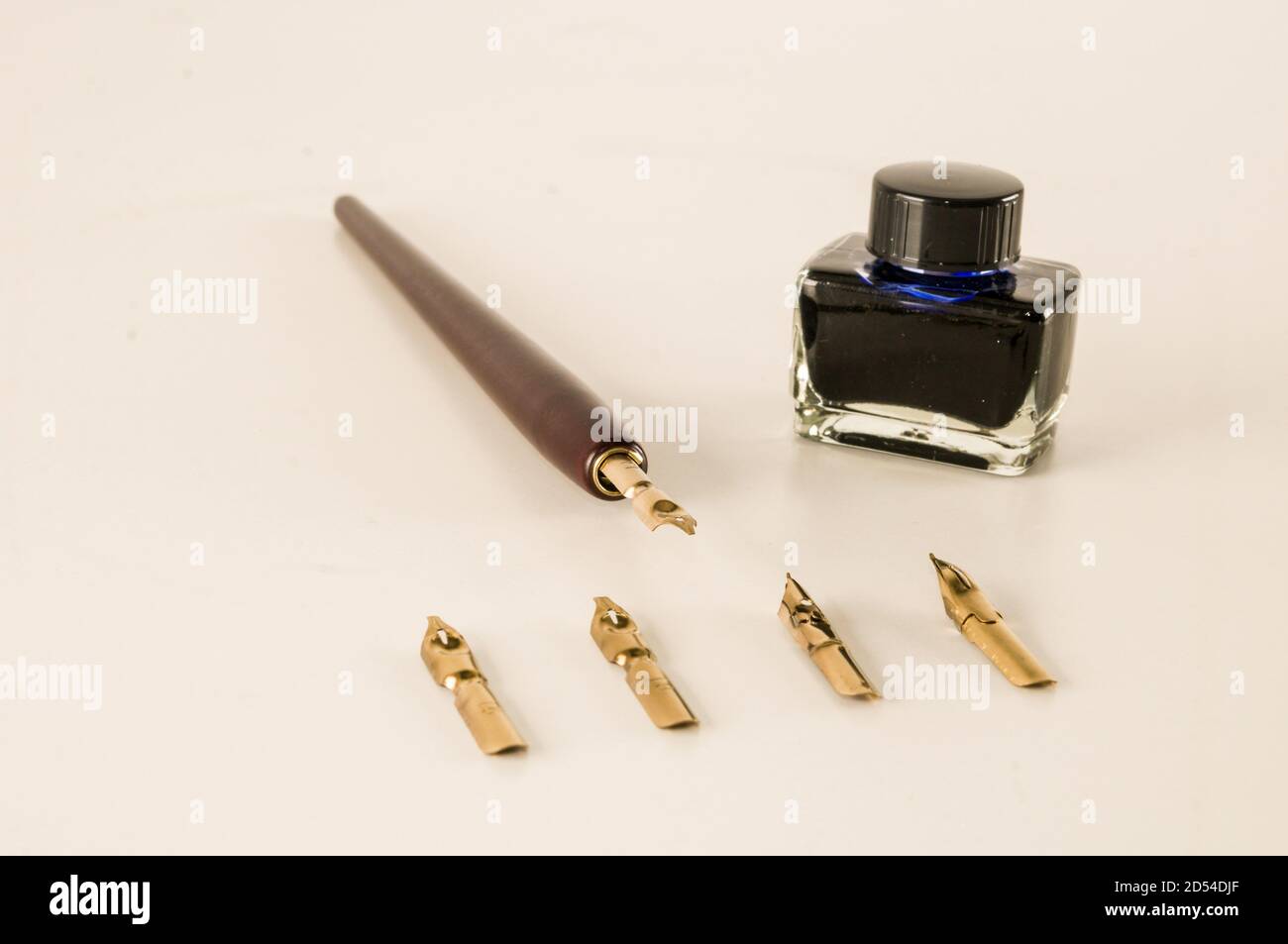 Antique ink pen background Stock Photo - Alamy