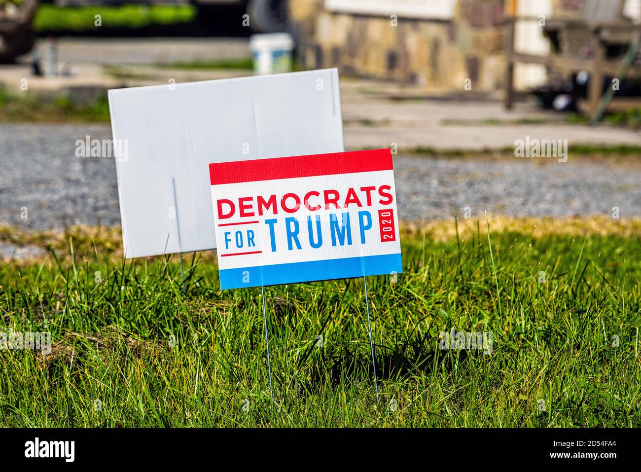 Trump sign rural hi-res stock photography and images - Alamy