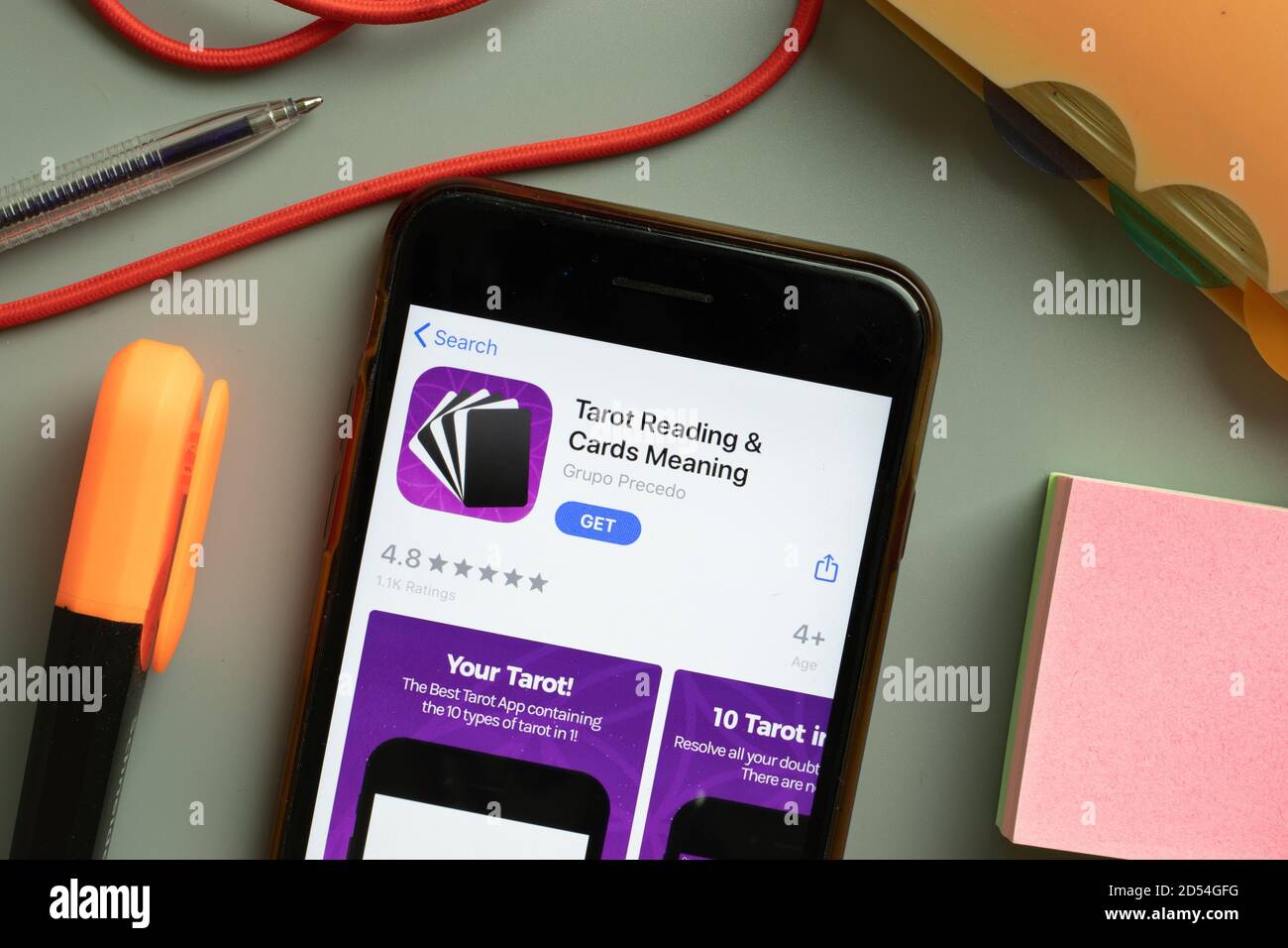 Tarot reading hi-res stock photography and images - Alamy