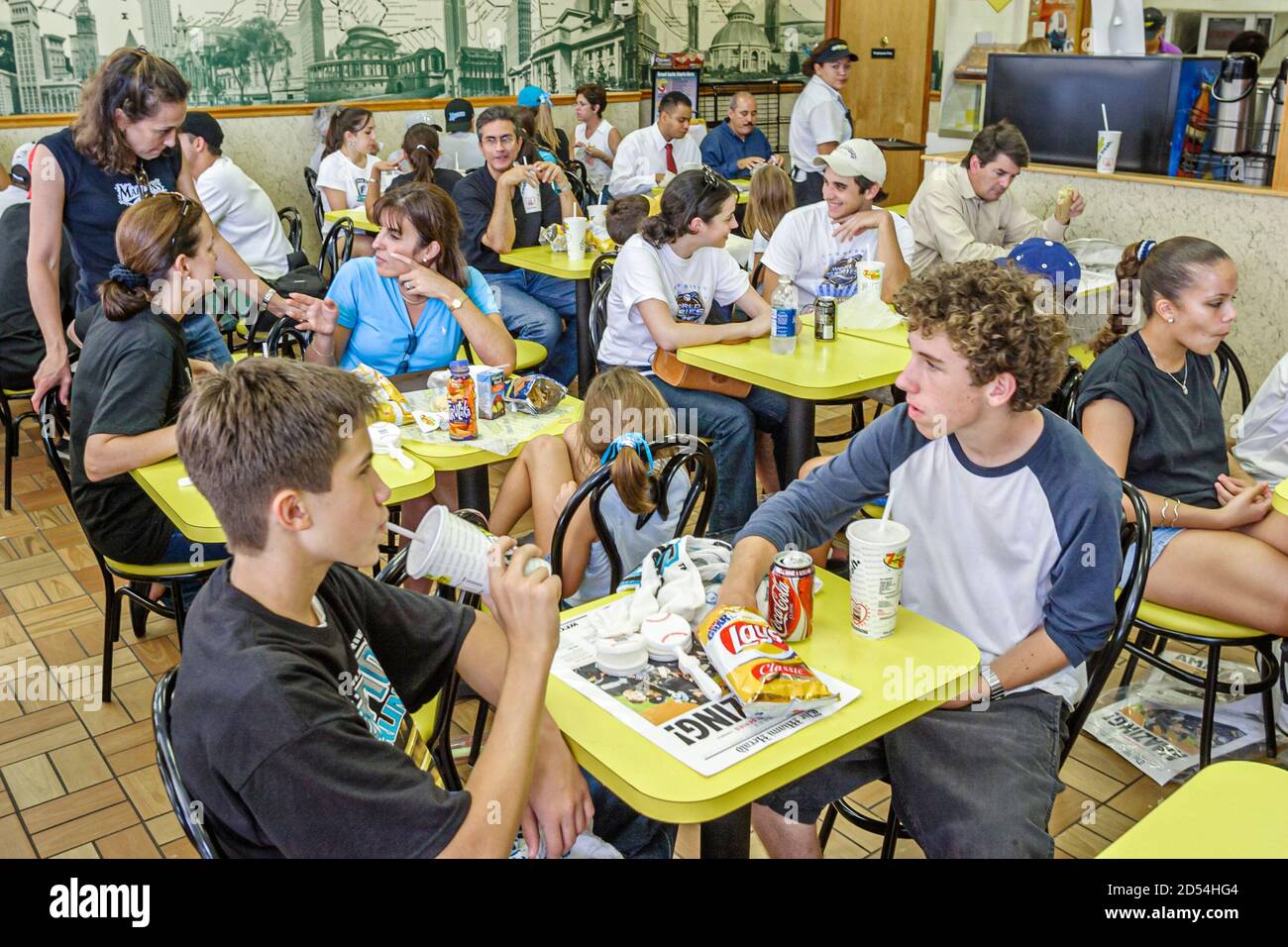 Group teen eating sandwich hi-res stock photography and images - Alamy