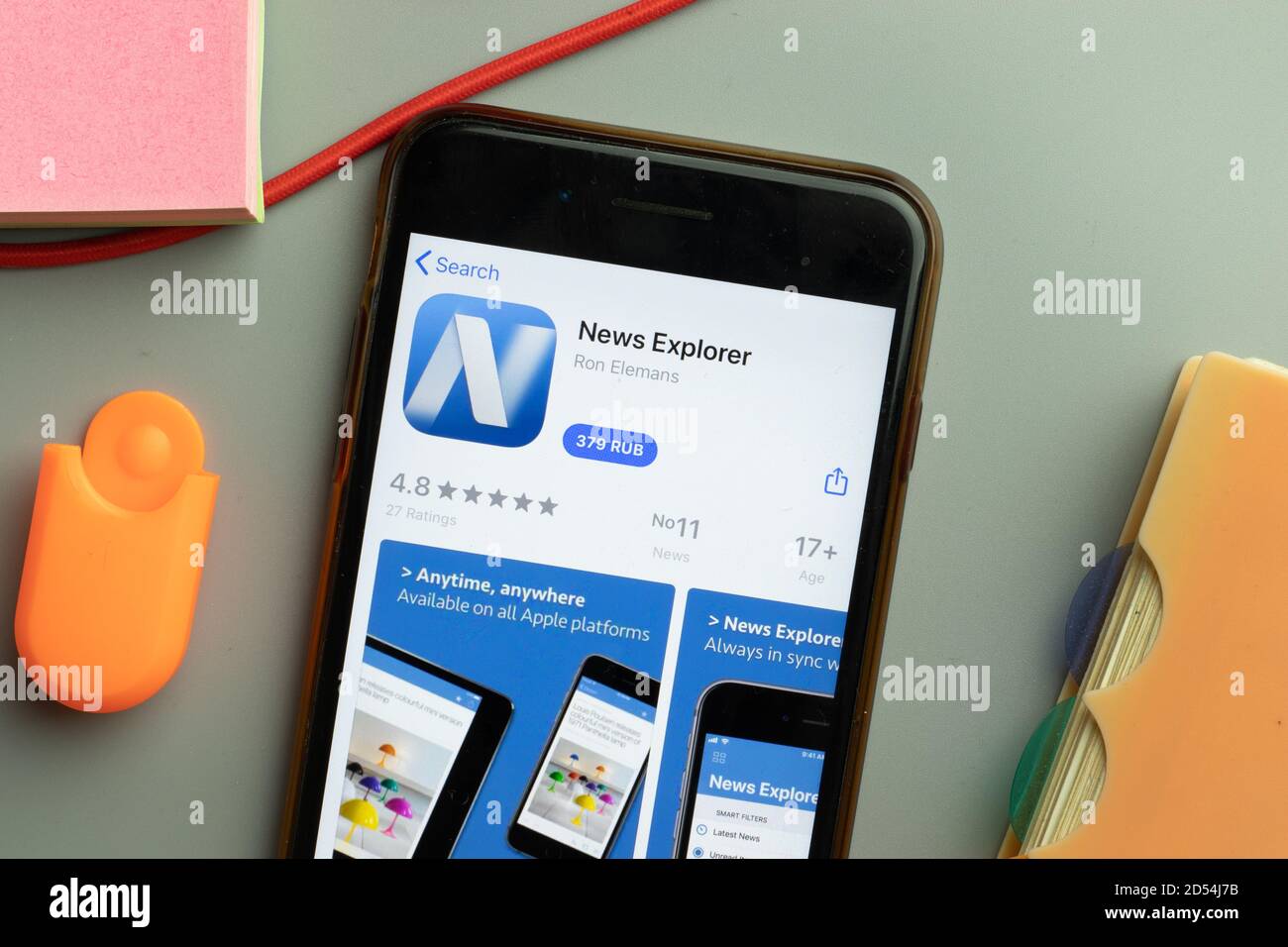 News explorer app hi-res stock photography and images - Alamy
