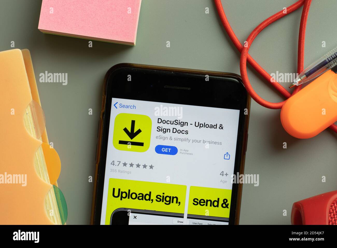 Docusign hi-res stock photography and images - Alamy