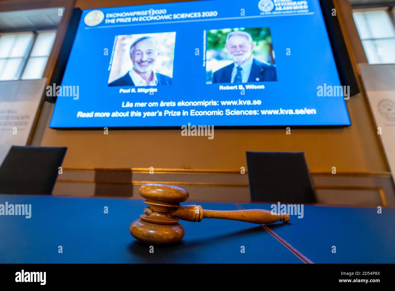 Paul milgrom and robert wilson hi-res stock photography and images - Alamy