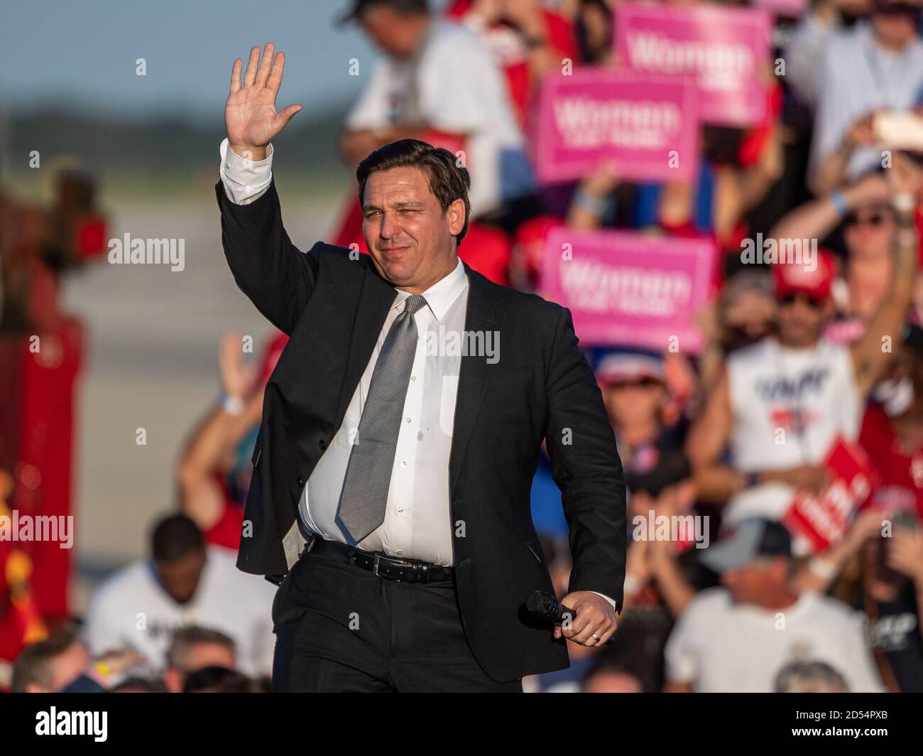 Governor of florida ron desantis hi-res stock photography and images ...