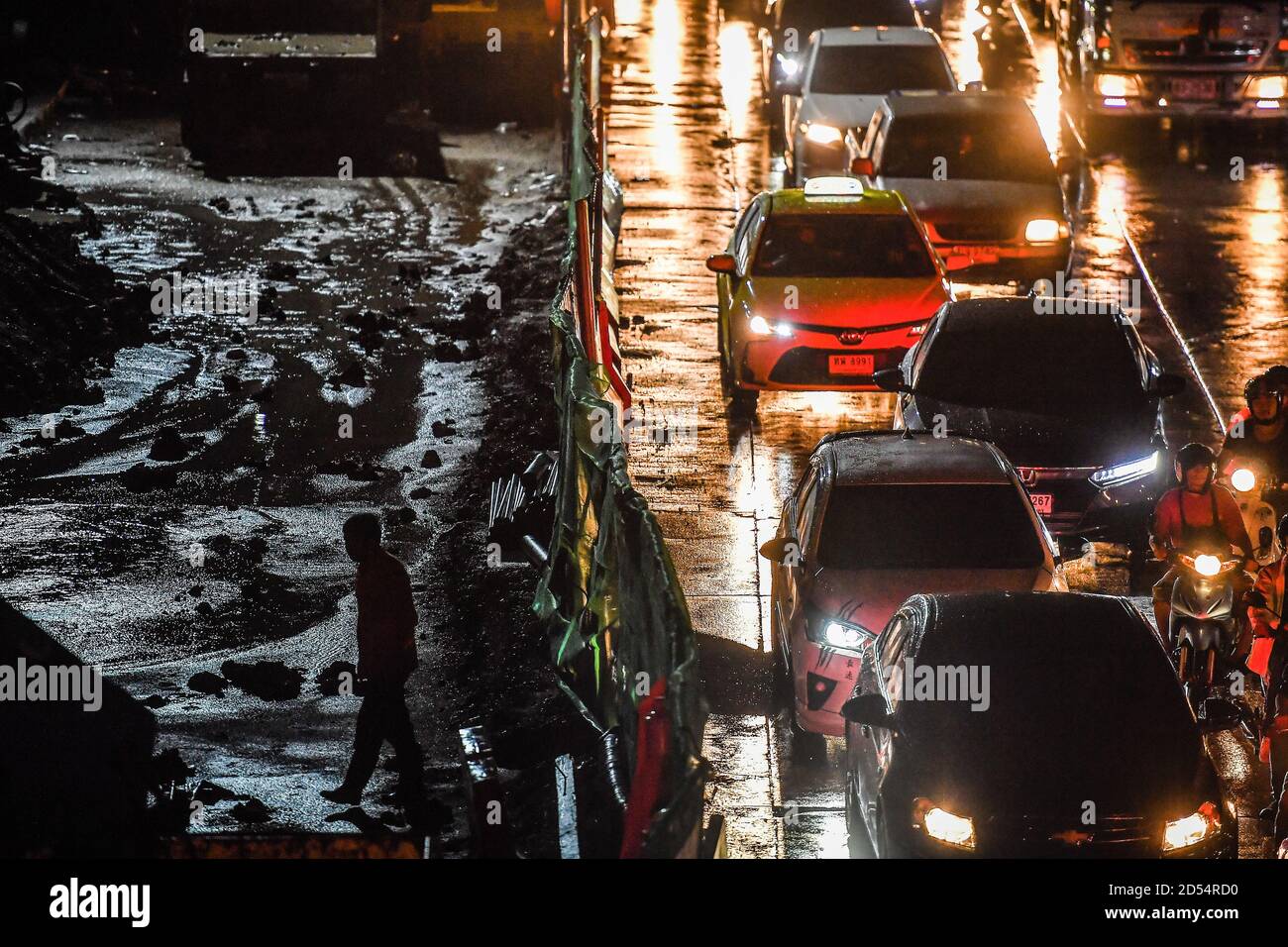 A view of a traffic jam at Rama 4 Road during a heavy rainfall Stock ...