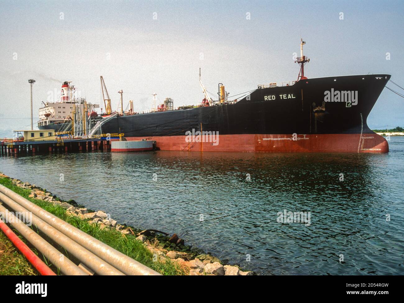 Oil loading hi-res stock photography and images - Alamy