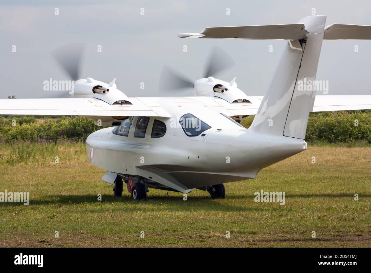 Amphibian airplane hi-res stock photography and images - Alamy