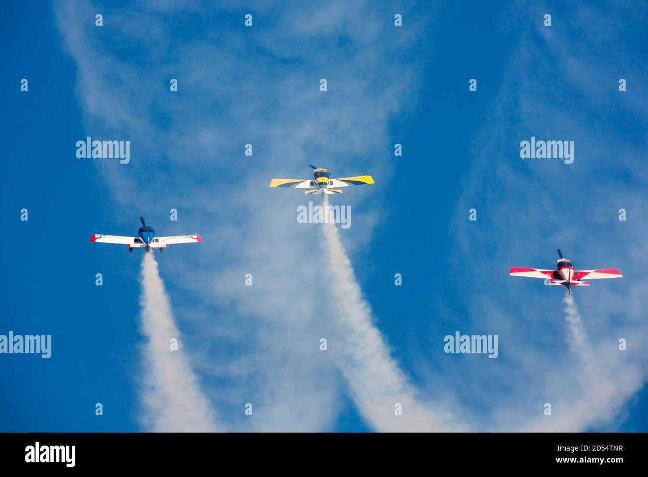 Acrobatic performance hi-res stock photography and images - Alamy