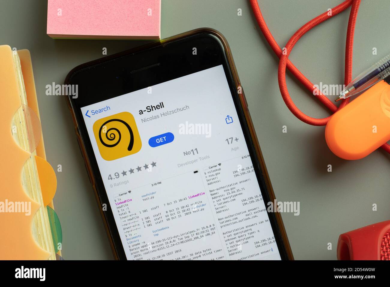 Shell logo shell logo shell logo hi-res stock photography and images ...