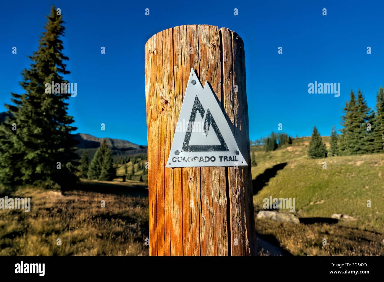 Sign marks the way for the 485 mile Colorado Trail, Colorado, USA Stock ...