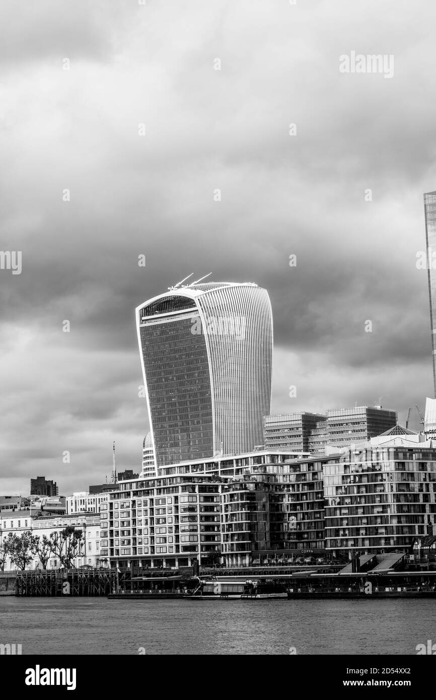 London bridge underground station Black and White Stock Photos & Images ...