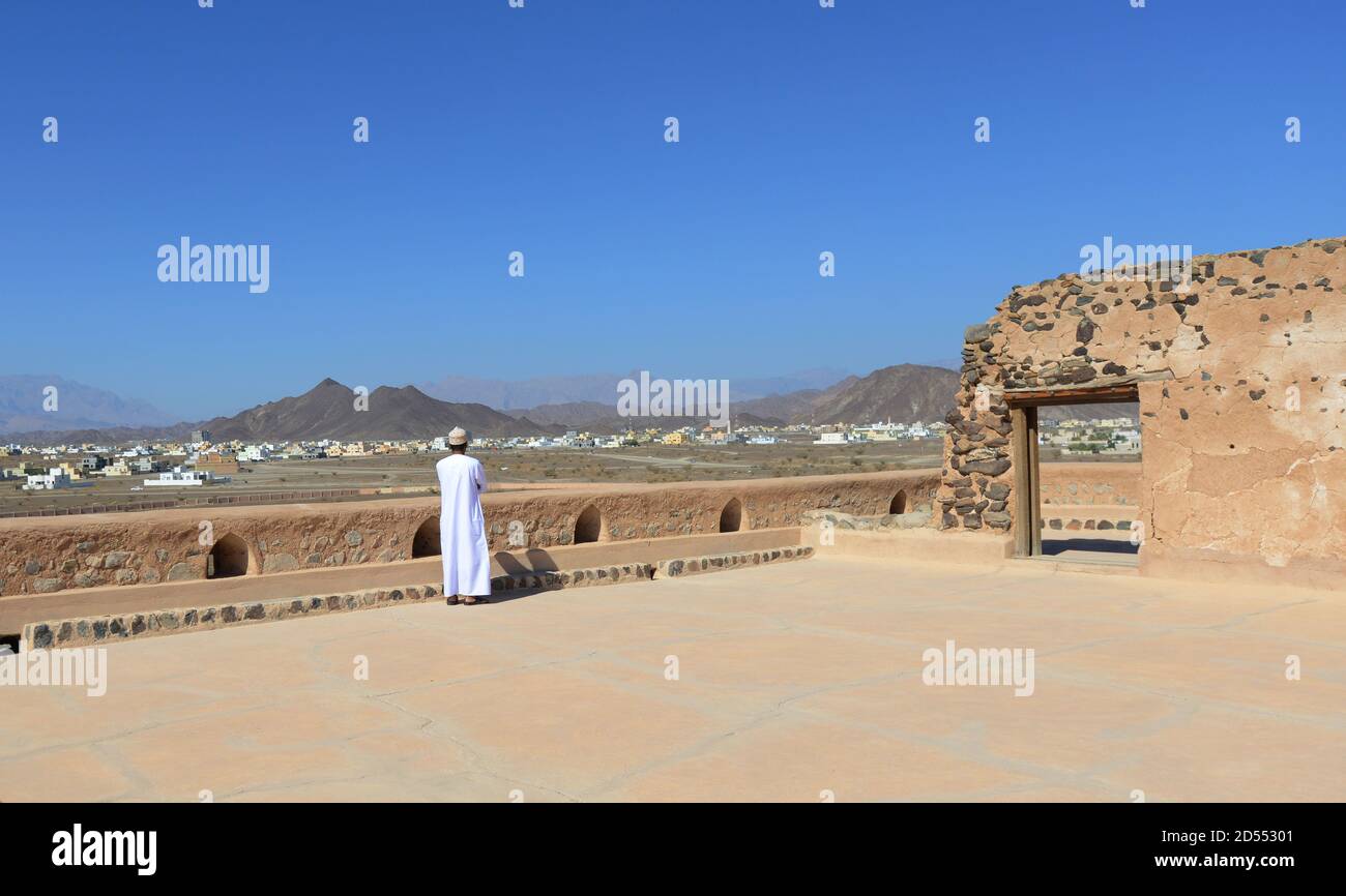 Omani castle hi-res stock photography and images - Alamy