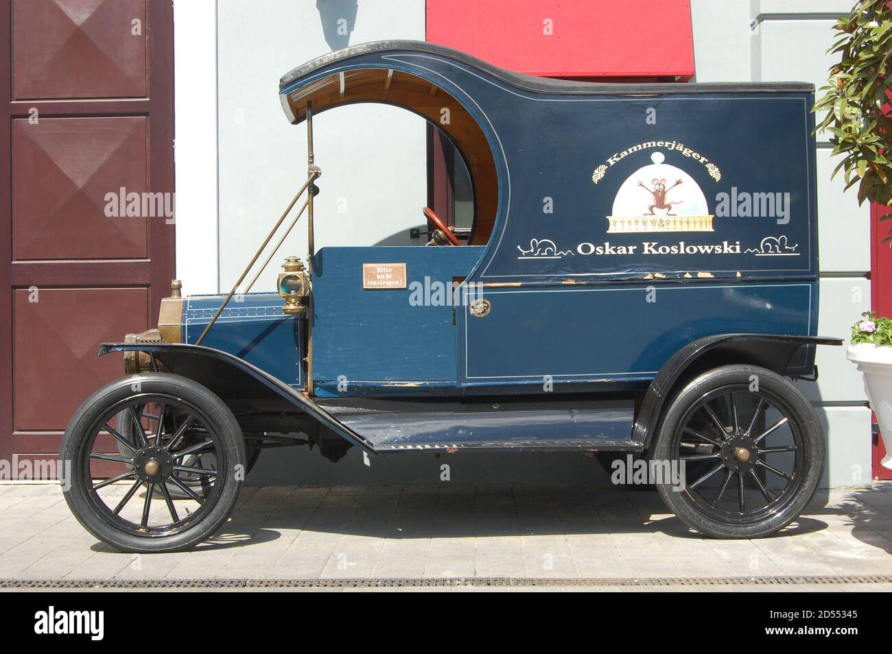 Old delivery van hi-res stock photography and images - Alamy